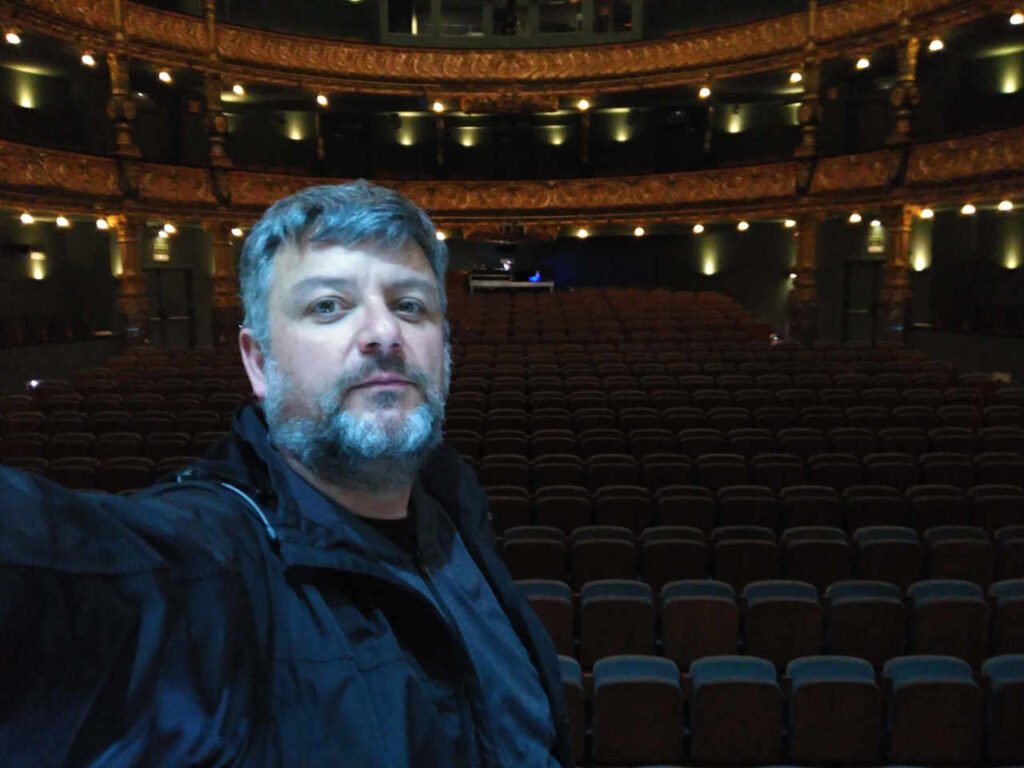 Manu Dávila - Televisión teatro y web